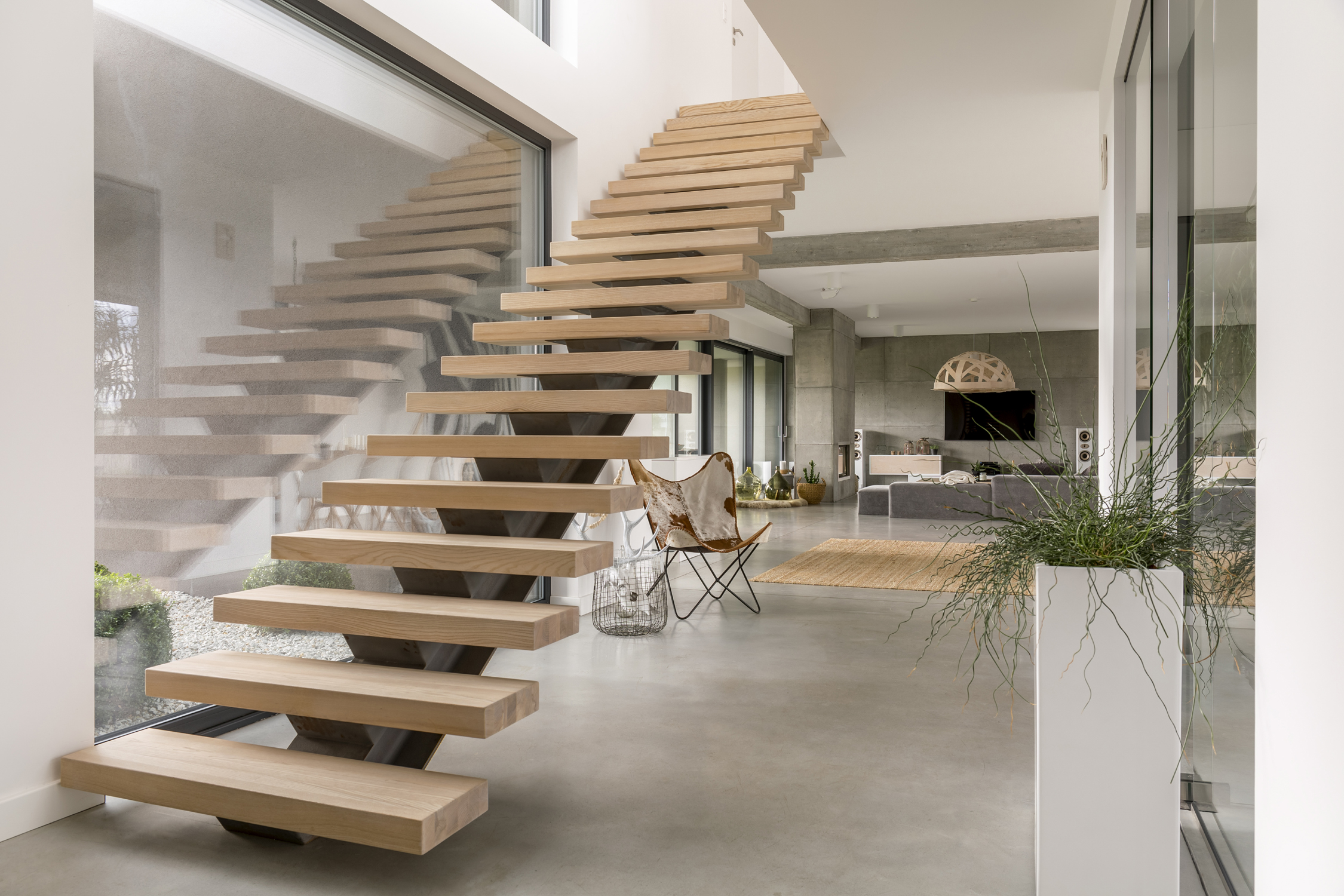 Solid wood stairs and metal Structure - HEID - High End Interior Designer