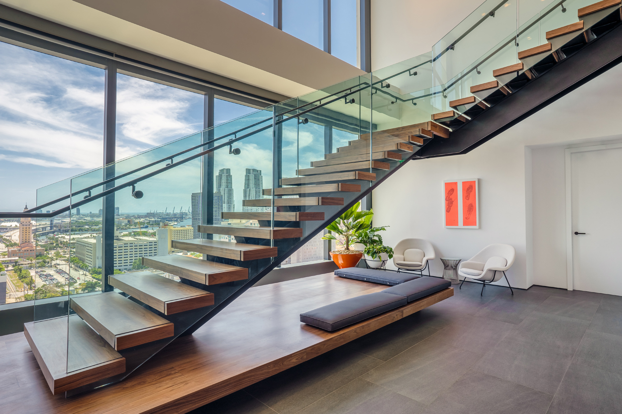 Custom floating stairs - HEID - High End Interior Designer